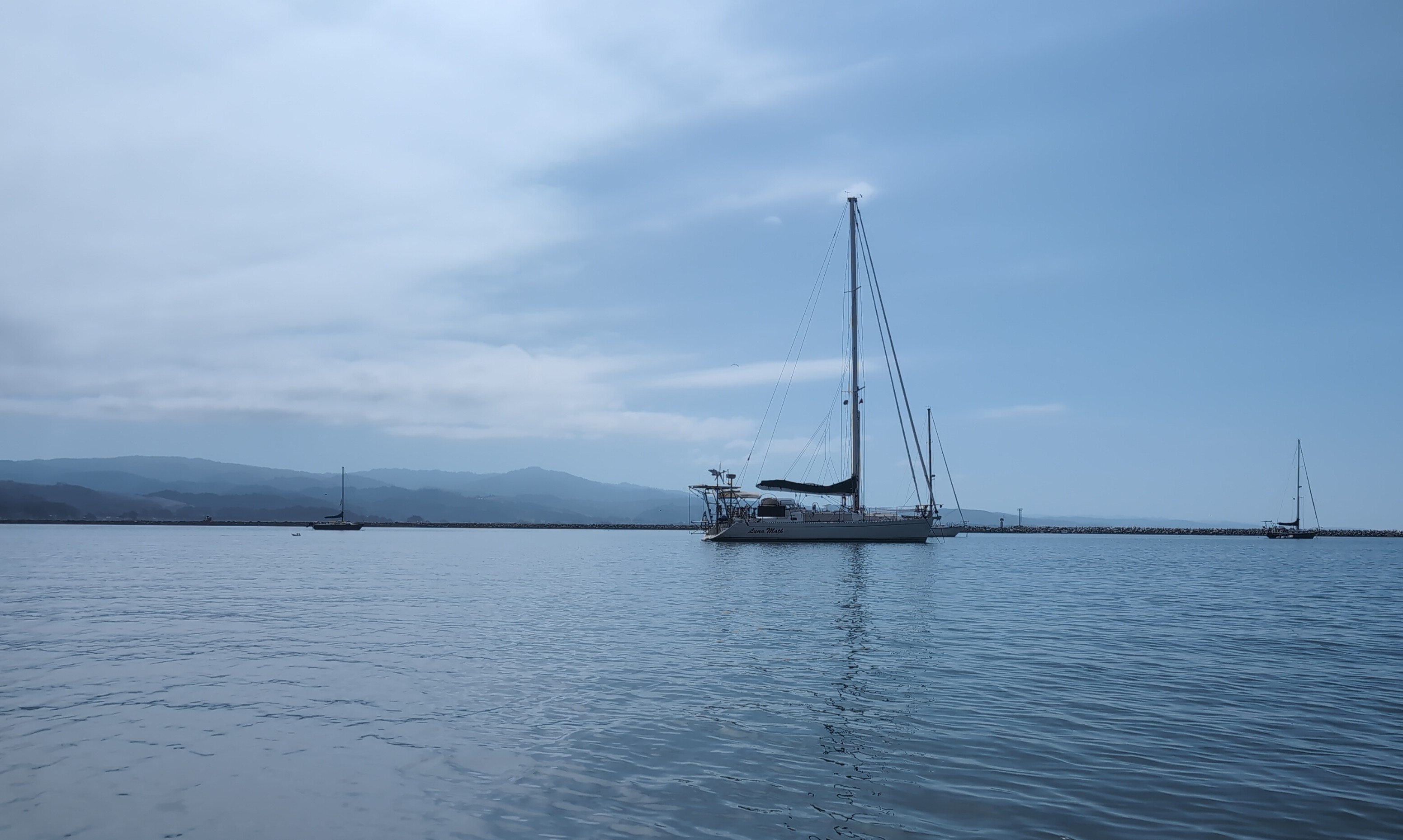 Relaxing in Half Moon Bay – SV Luna Moth
